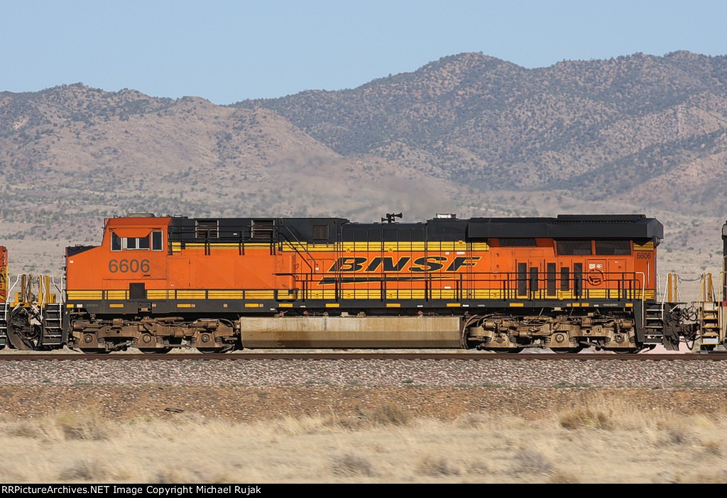 BNSF 6606
